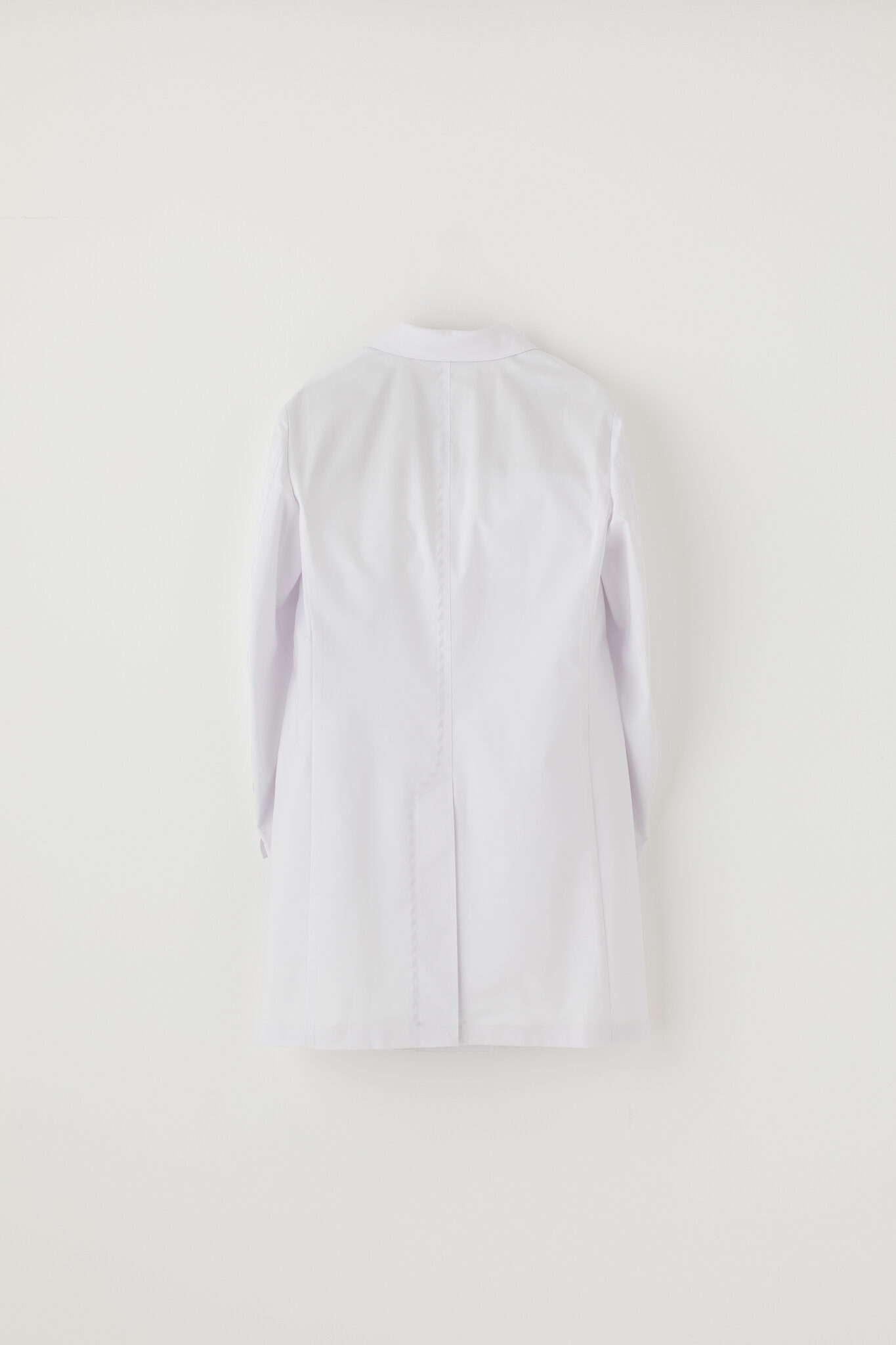 TAILOR : The Signature Lab Coat - Queenmed Group