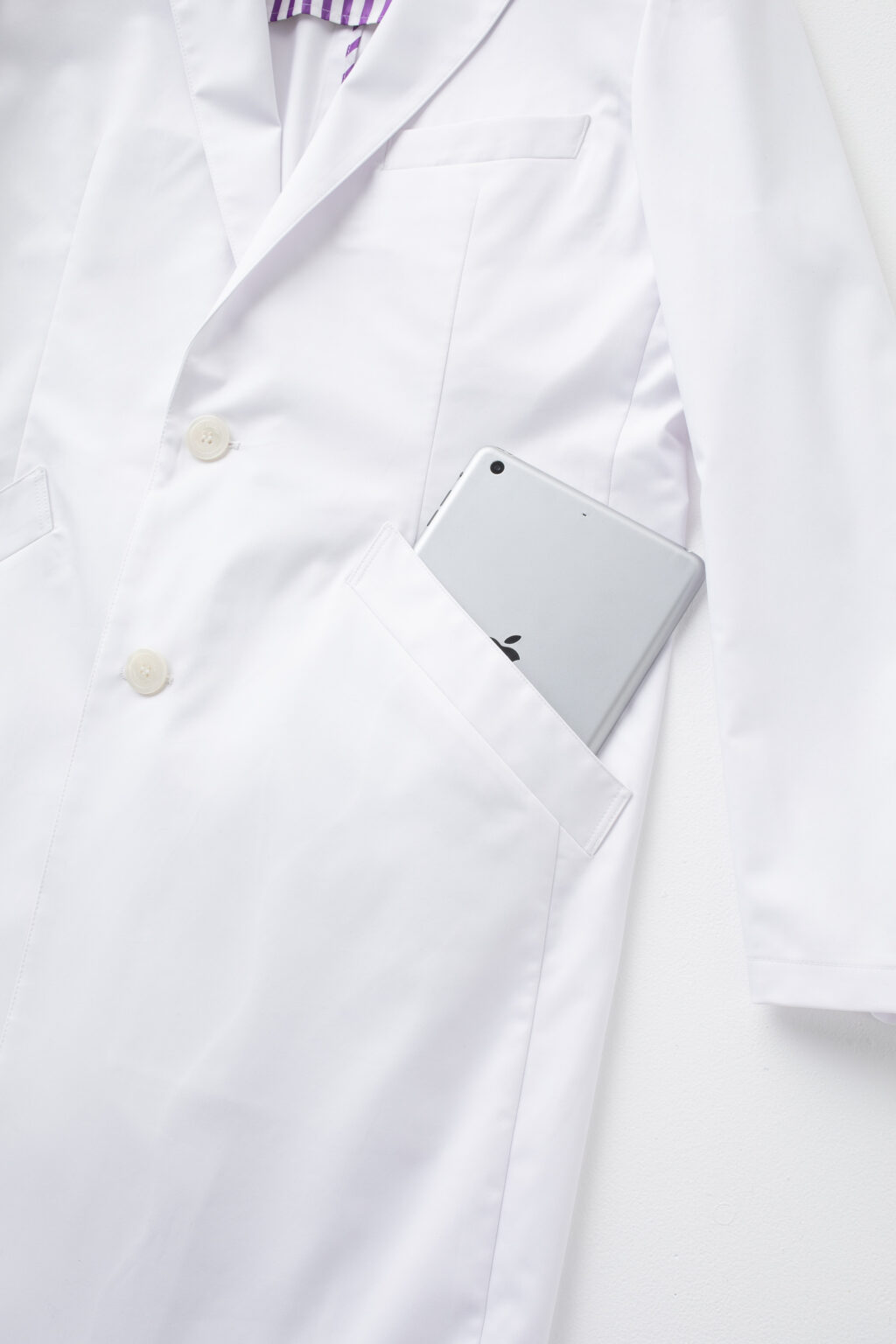 TAILOR : The Signature Lab Coat - Queenmed Group