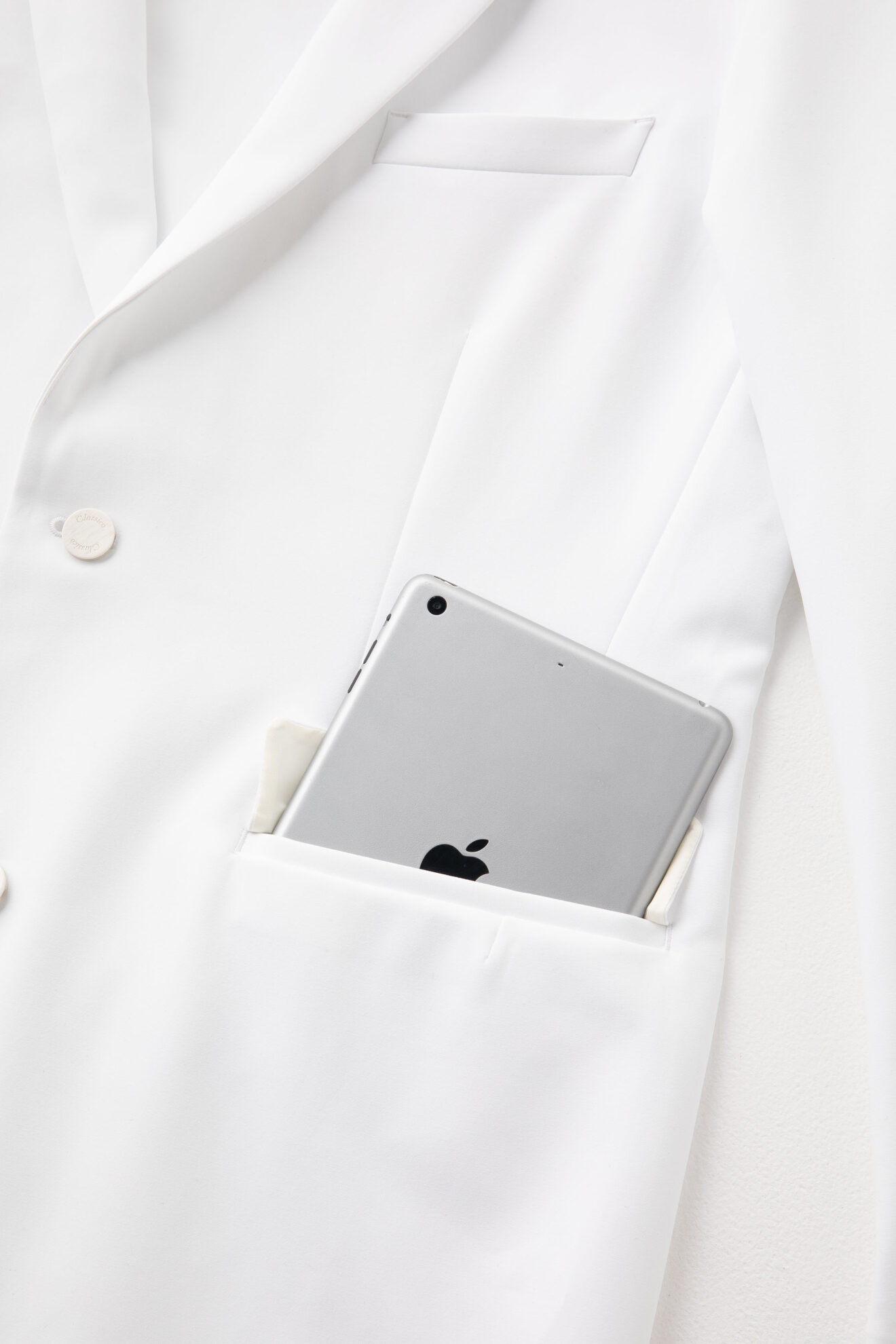 URBAN : Streamlined Elegance Lab Coat - Queenmed Group