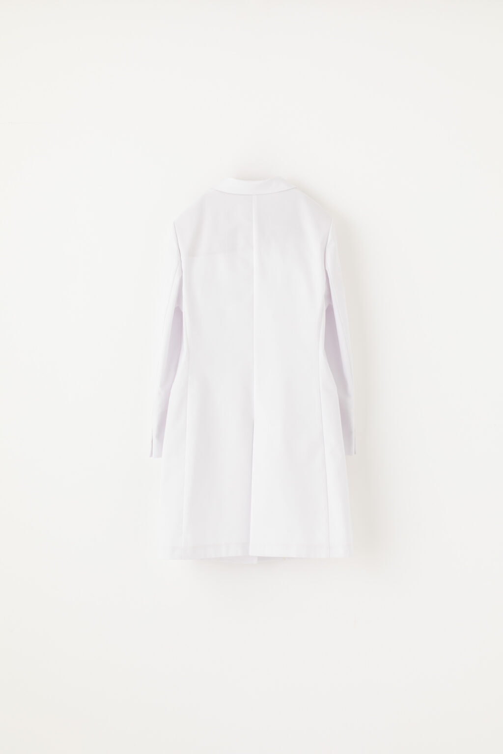TAILOR : The Signature Lab Coat - Queenmed Group