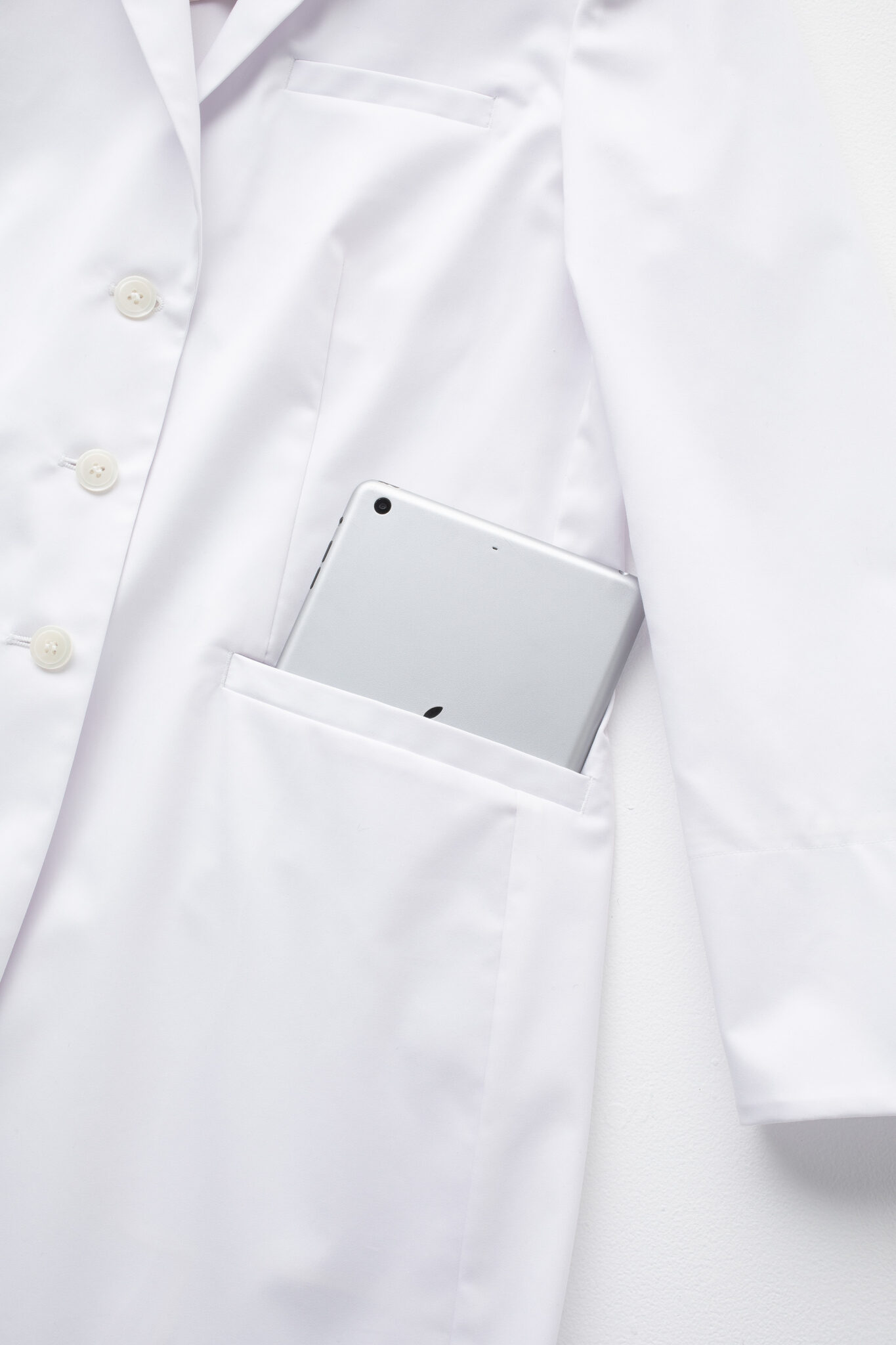 TAILOR : The Signature Lab Coat - Queenmed Group