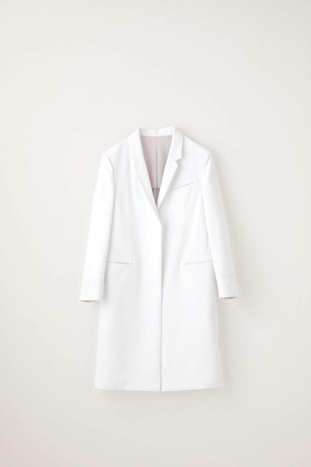 URBAN : Streamlined Elegance Lab Coat - Queenmed Group
